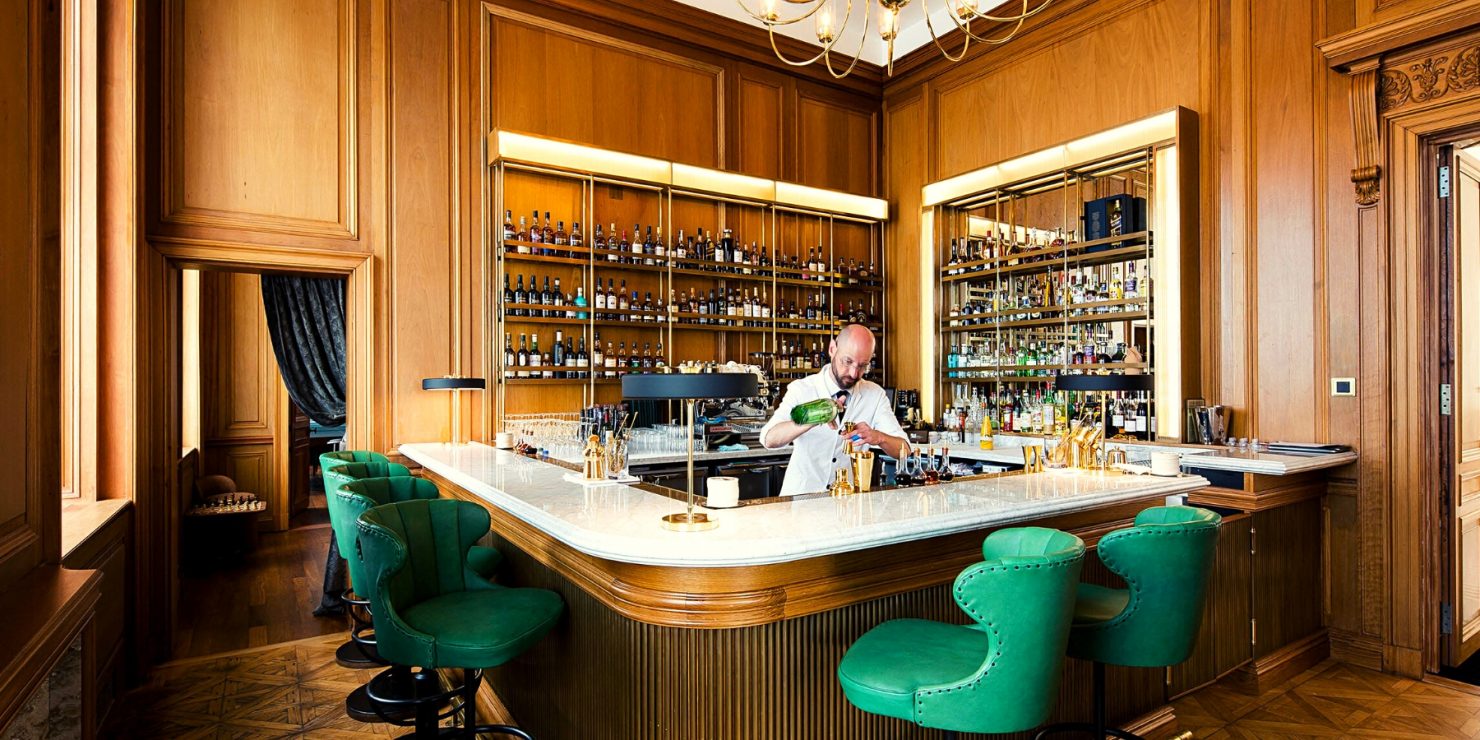 7 Best Cocktail Bars In Edinburgh To Try In 2025