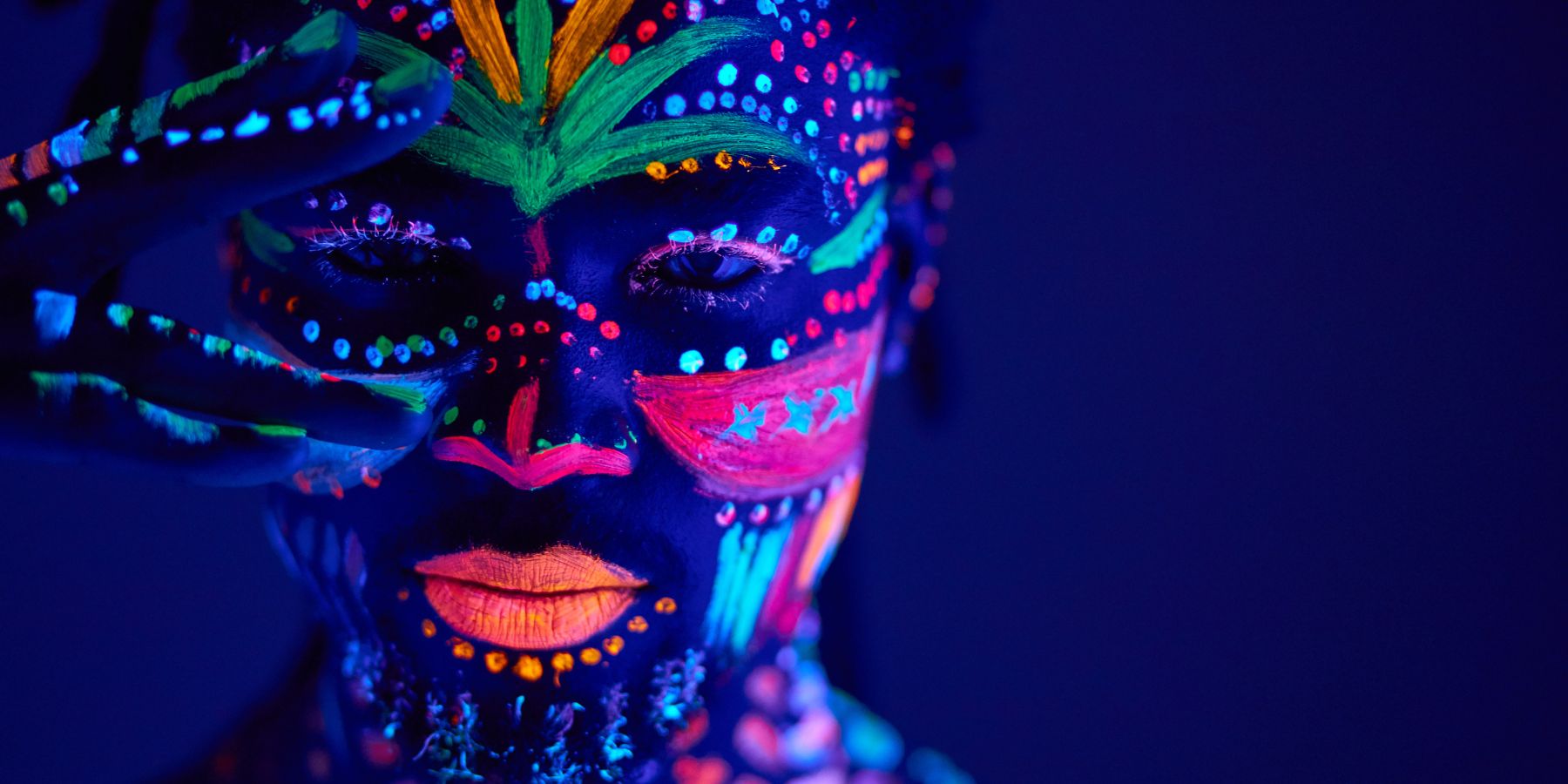 How to Throw Neon Party at Home – The Mixer UK