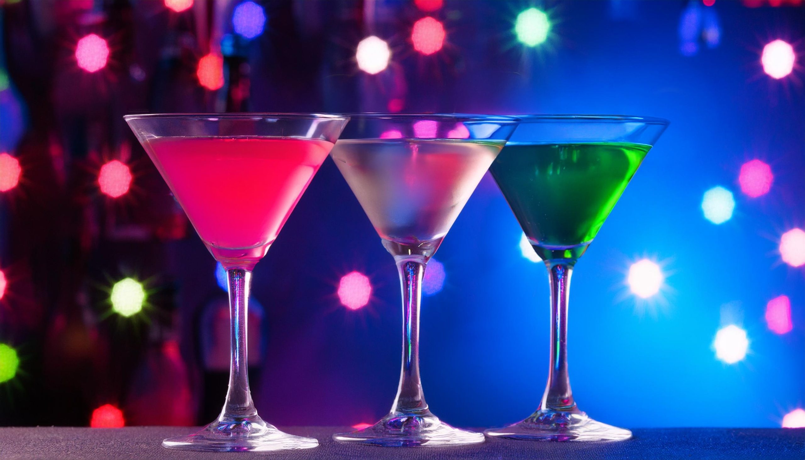 How to Make 90s Cocktails at Home: Fruity, Fun & Nostalgic