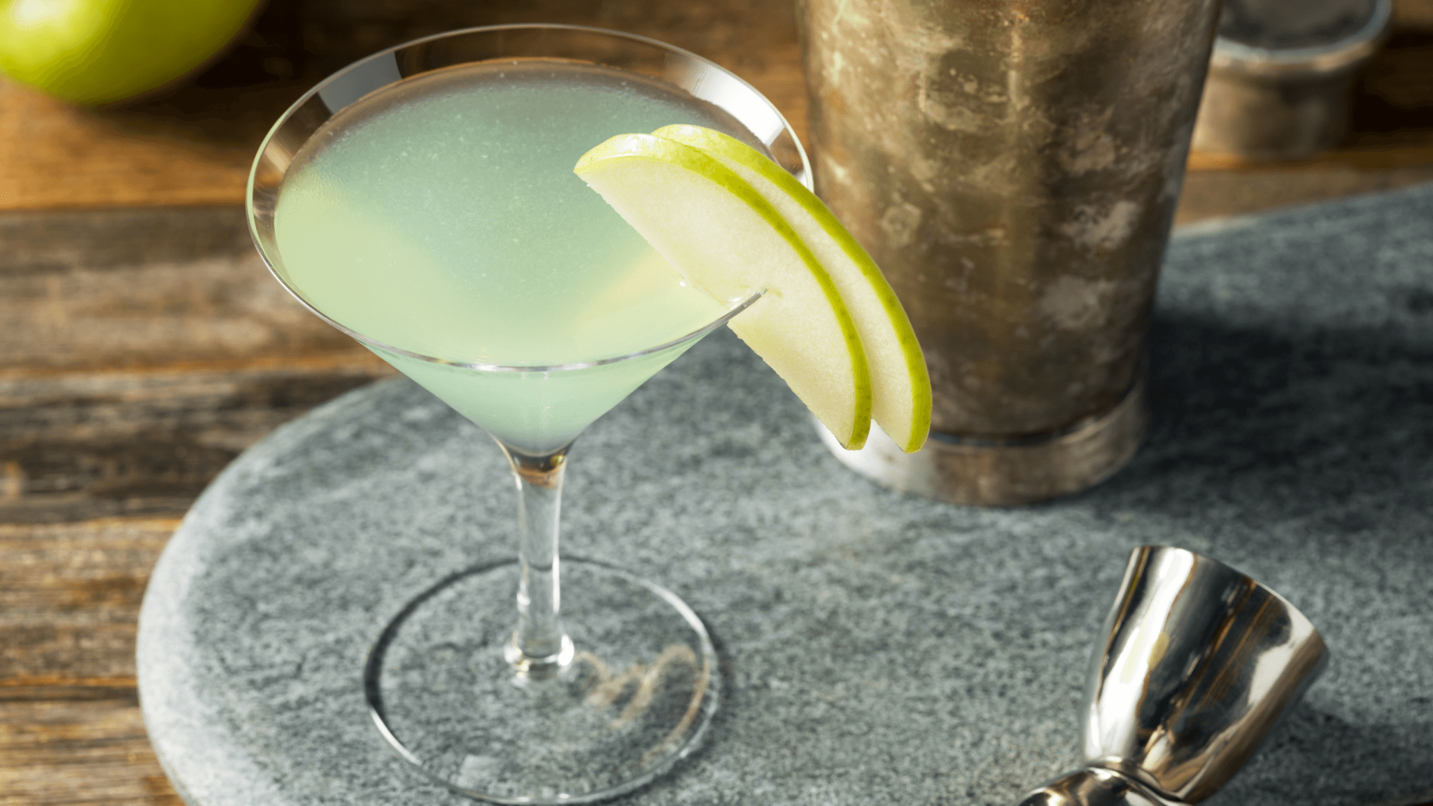 90s Cocktails: Iconic Drinks from the Decade of Pop Culture