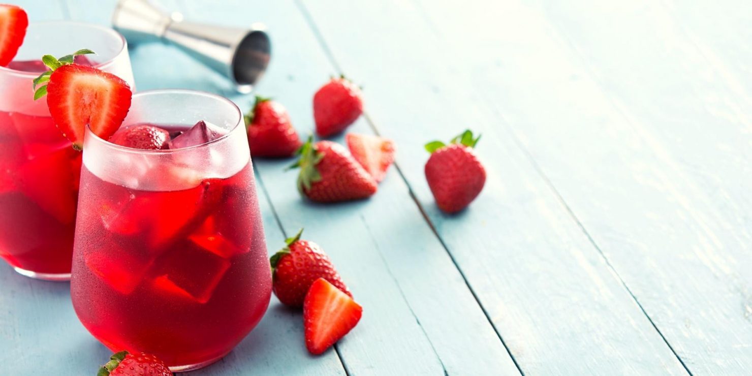 21 Easy Strawberry Cocktails at Home – The Mixer