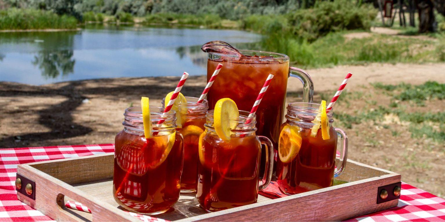 7 Best BBQ Cocktails + Food Pairings to Make In 2025