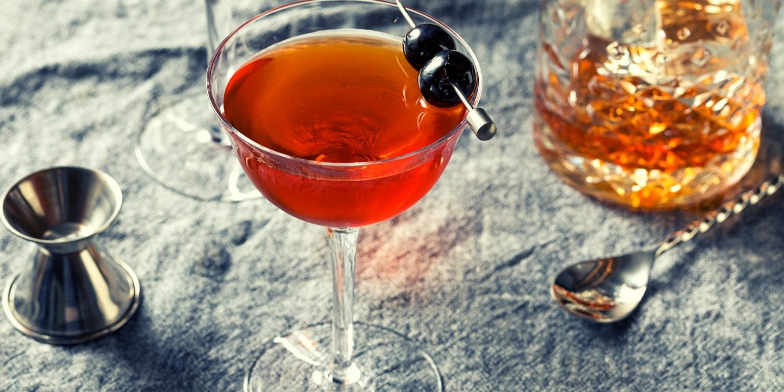 20 Stunning Coupe Glass Cocktails to Serve in Style