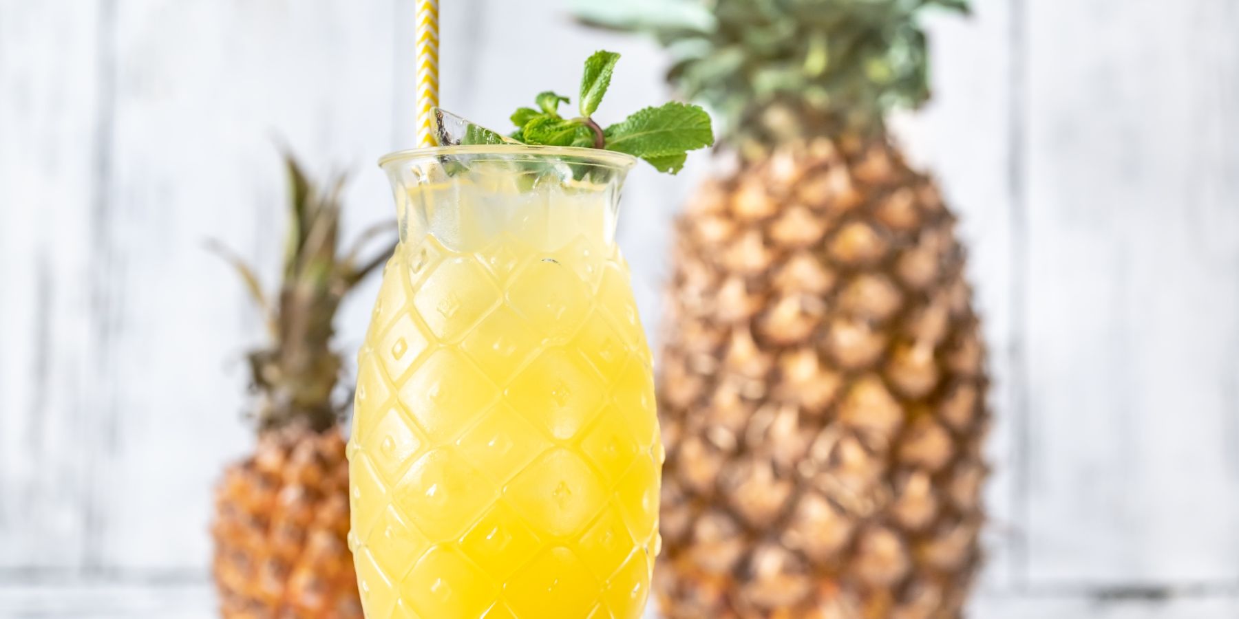 15 Cocktails with Pineapple Juice for a Fruity Twist